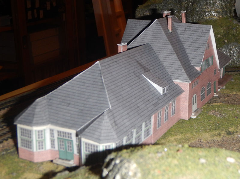 Build your own N Scale Small Town Passenger Train Station.